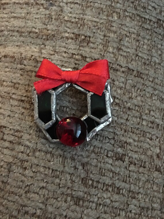 Vintage Stained Glass Wreath Pin - Gem