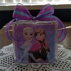 Frozen Elsa and Anna Lighted Glass Block Nightlight - Etsy