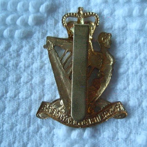 Vintage Clip Pin Royal Irish Rangers Ireland Pins and Badges MD F2034 ...