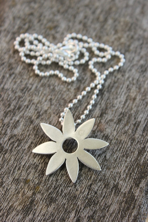 Large Silver Daisy Flower Pendant Handmade in Silver a Beautiful Contemporary Silver Botanical Flower Necklace for Any Garden Lover Etsy