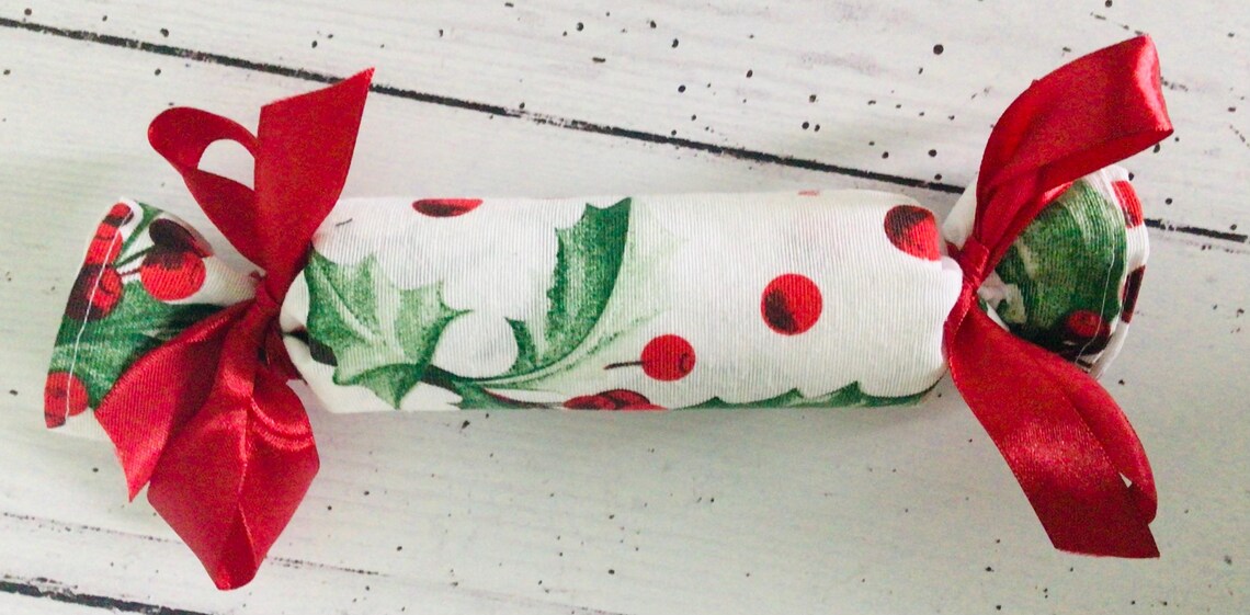 Holly Christmas Seasonal Crackers Reuseable Tableware Decor - Etsy