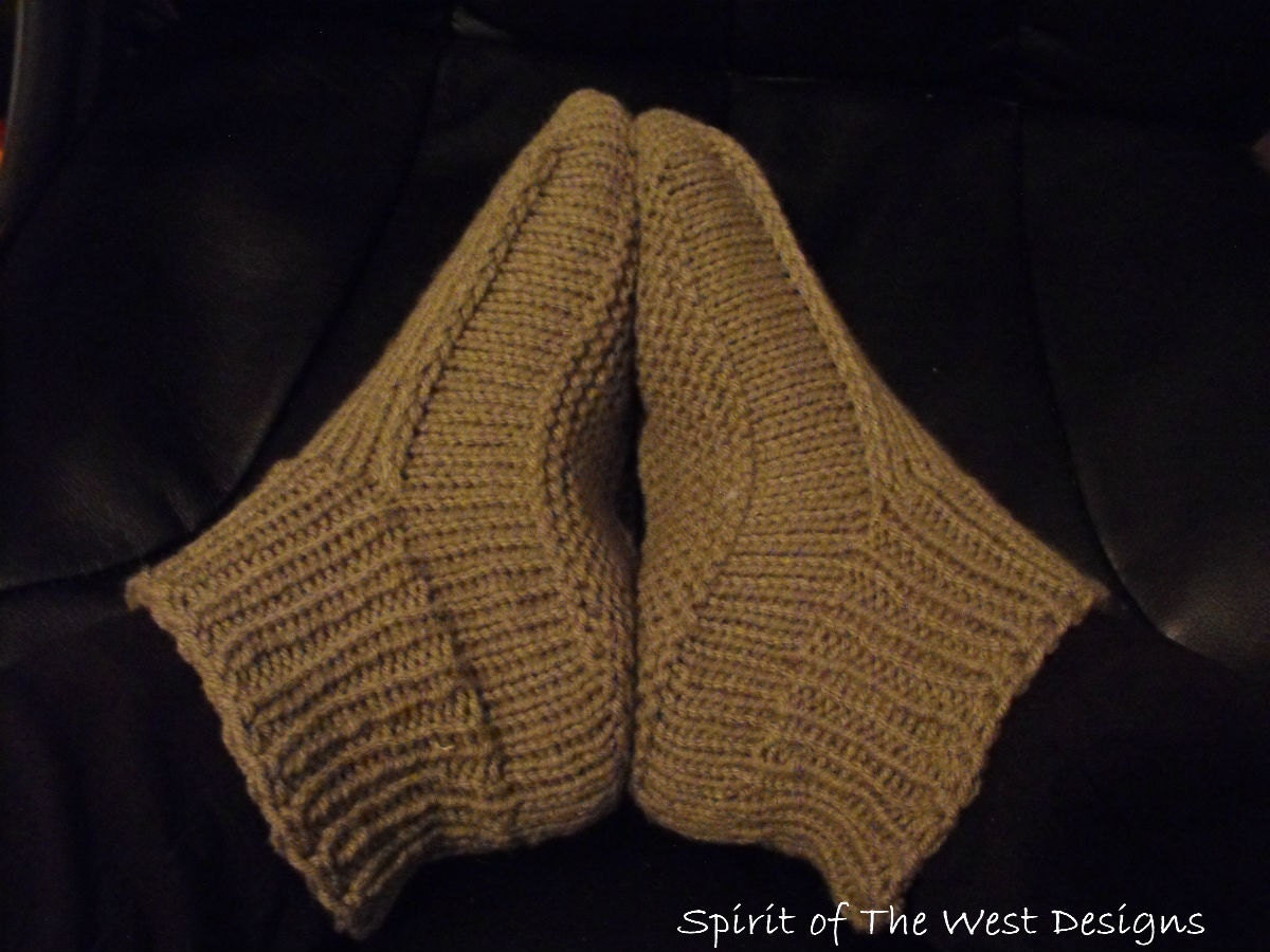 7 Sizes Quick Knit Slippers Knitting Pattern Toddler Child Teen Adult ...