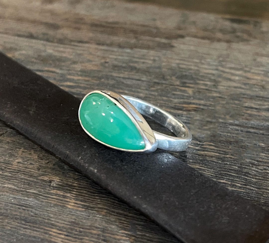 Green Chrysoprase Ring in Sterling Silver, Natural Chrysoprase Statement Ring, East West Pear ...