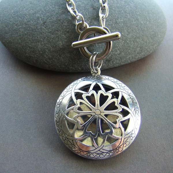 Essential Oil Diffuser Necklace - Etsy