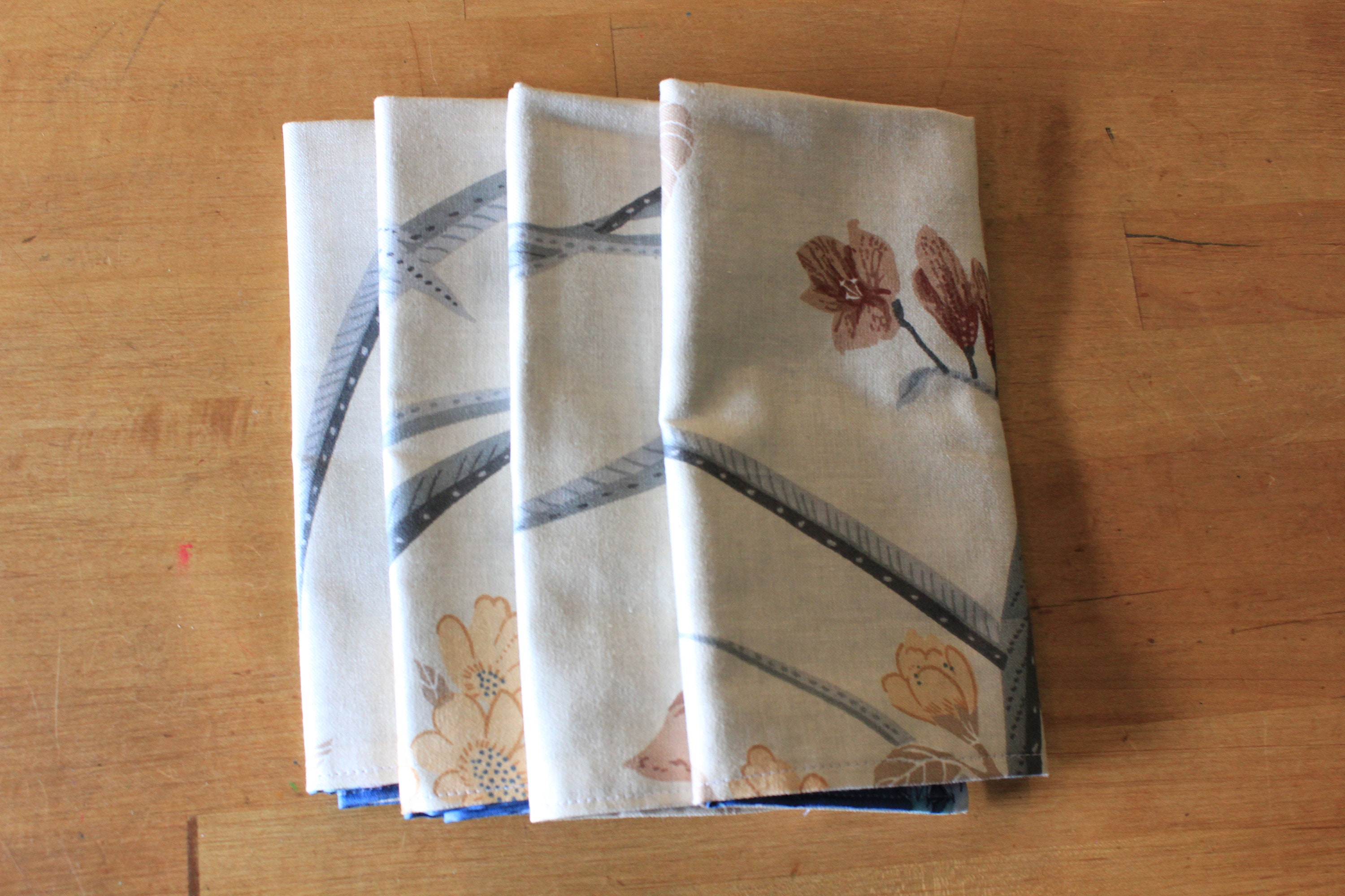 Cloth Dinner Napkins/reversible/ Floral Home Decor 1970's Fabric/leaf ...