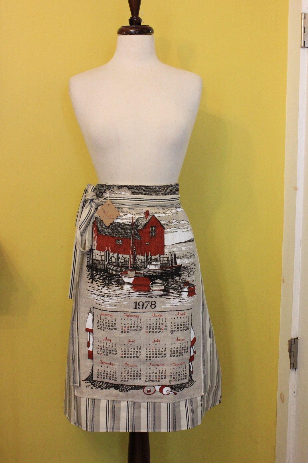 Upcycled Bistro Calendar Apron/vintage Fabrics/1978/ Retro Apron ...
