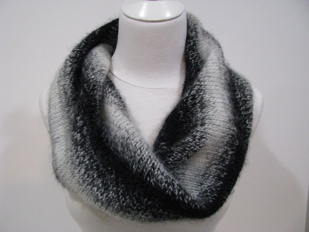 Knitted Scarf Pattern, Twisted Seamless Circular Tubular Scarf Pattern ...
