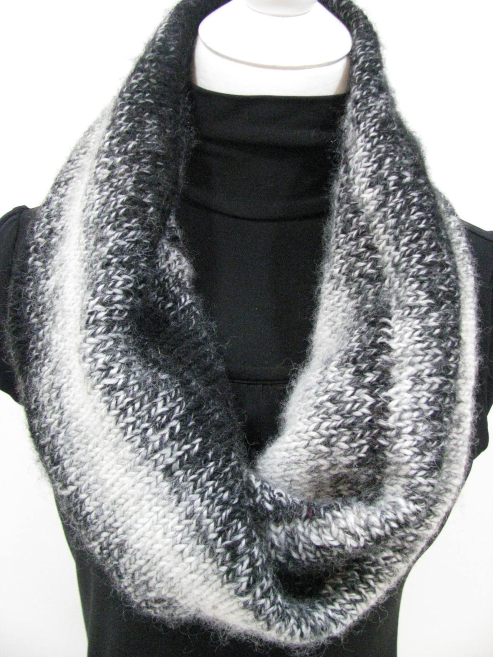 Knitted Scarf Pattern Twisted Seamless Circular Tubular Scarf | Etsy