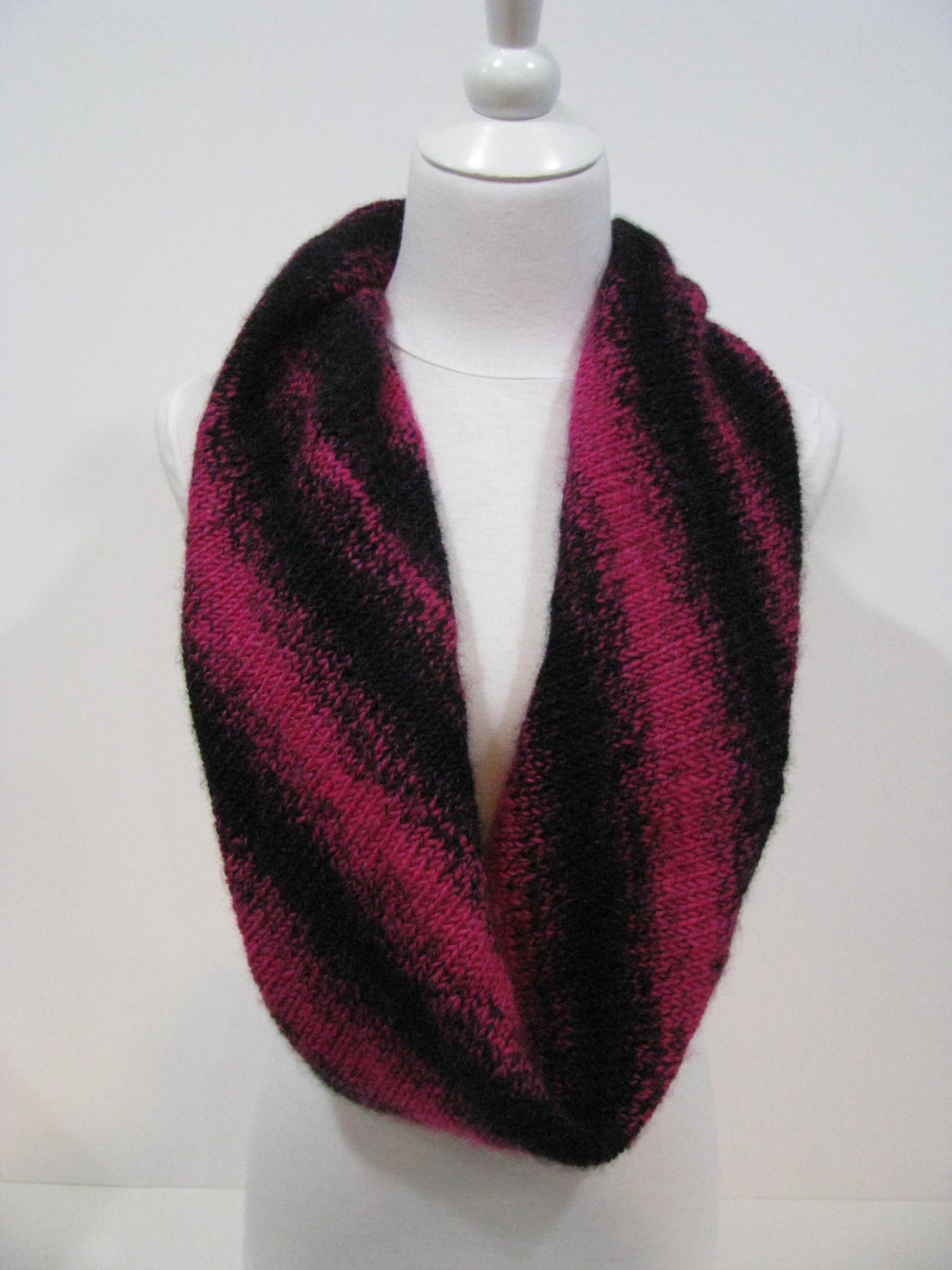 Knitted Scarf Pattern Twisted Seamless Circular Tubular Scarf | Etsy