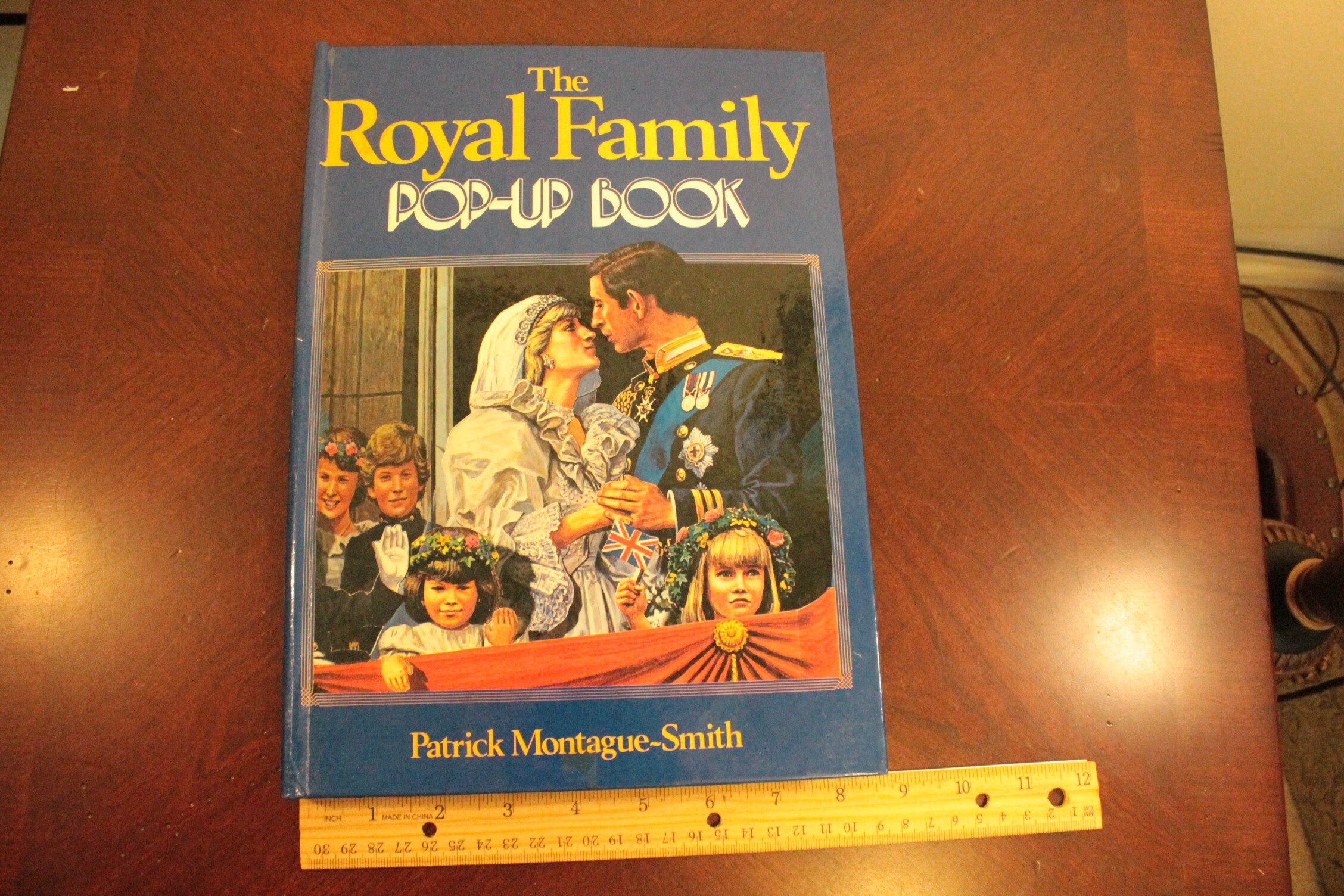 The Royal Family Pop-Up Book Patrick Montague-Smith 1984 - Etsy.de