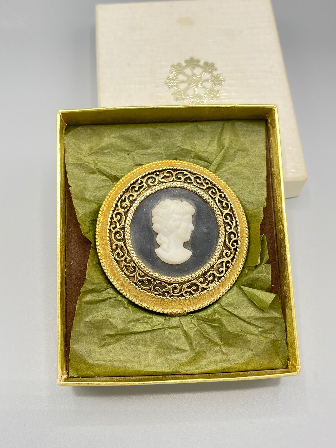 Vintage Max Factor Cameo Compact With Mirror, Powder and Puff in ...