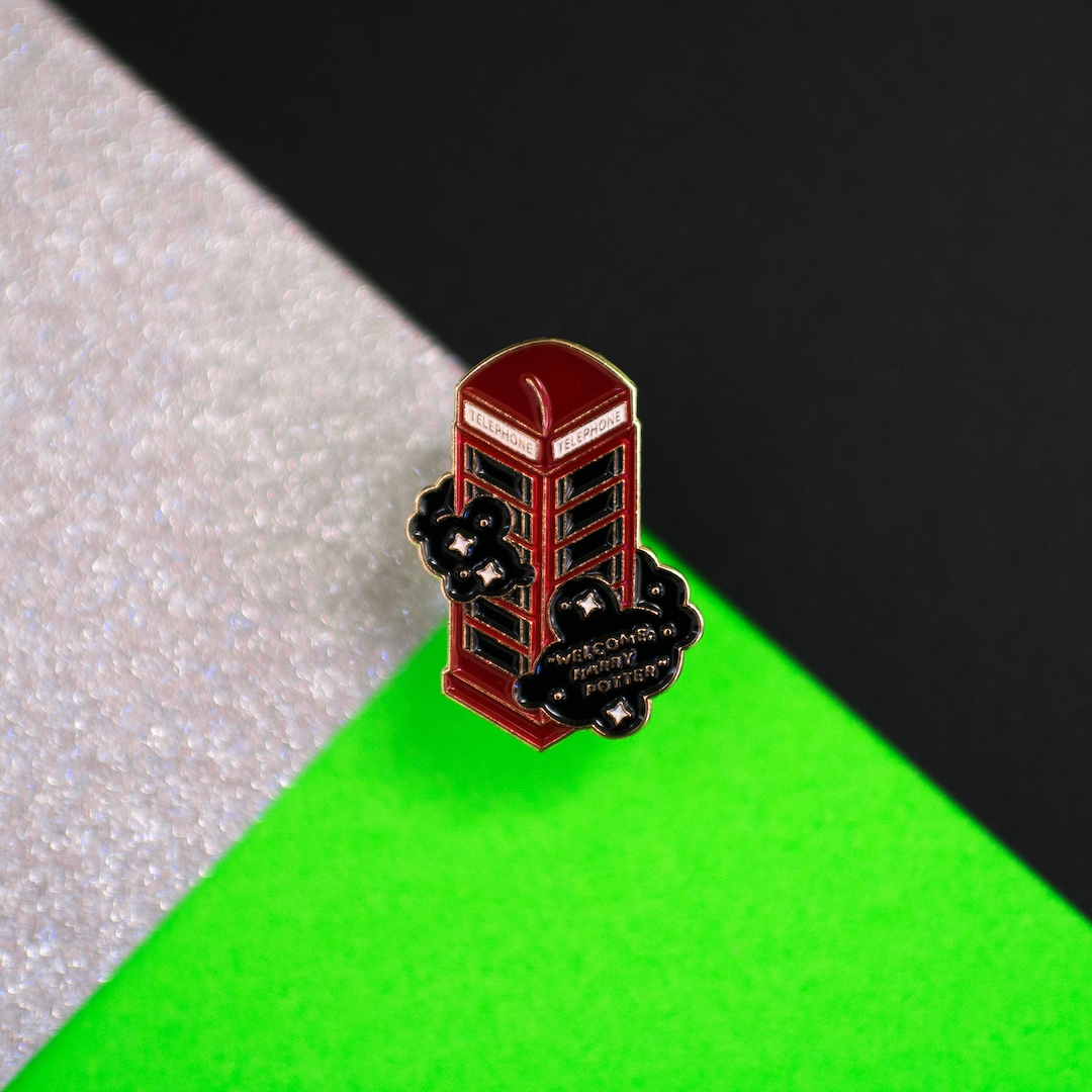 Pin's Harry Potter Phone Booth Welcome / Magic Telephone Welcome Harry ...