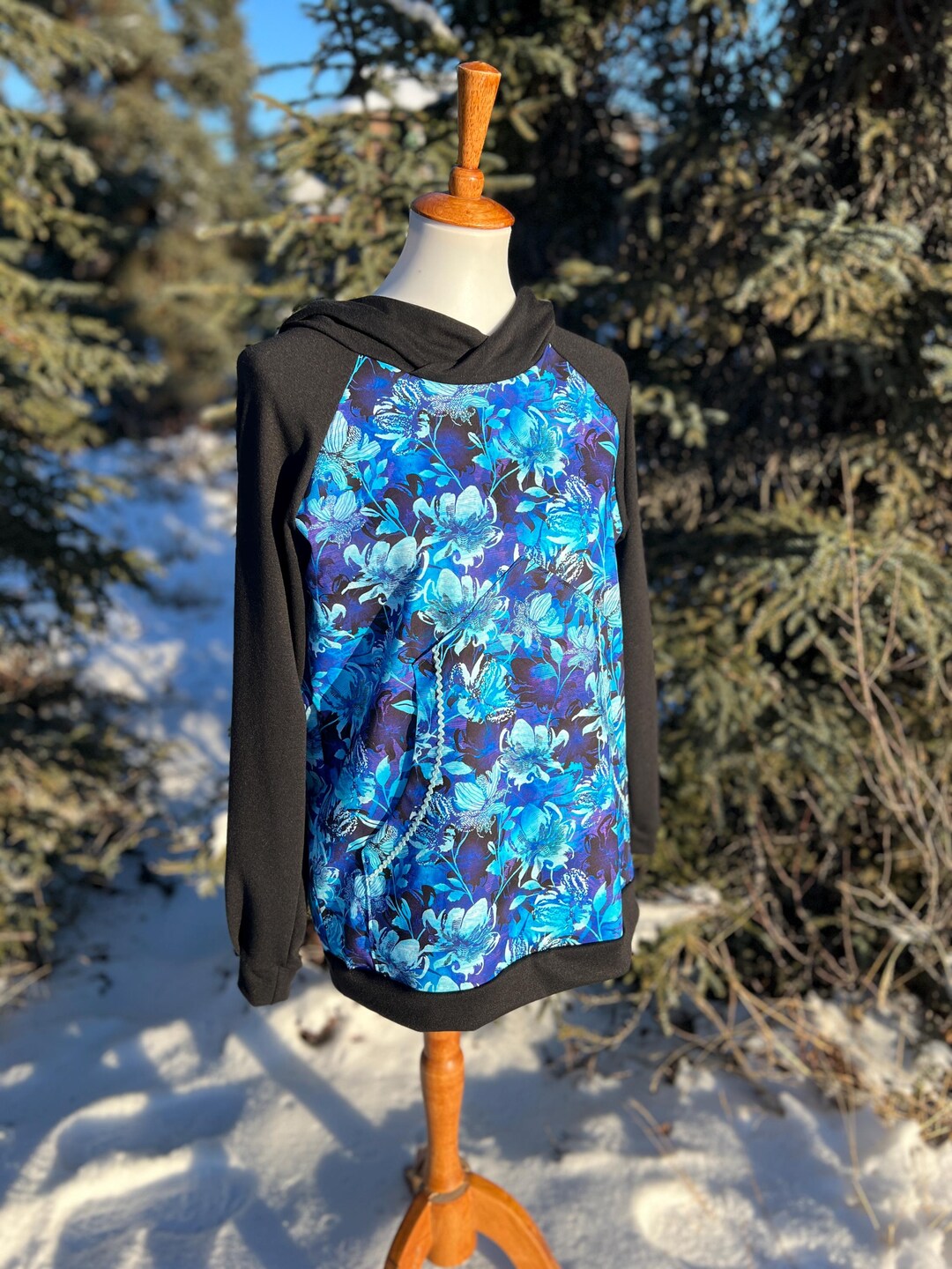 Small Ladies Qaspeq kuspuk Blue and Purple Floral With Black - Etsy