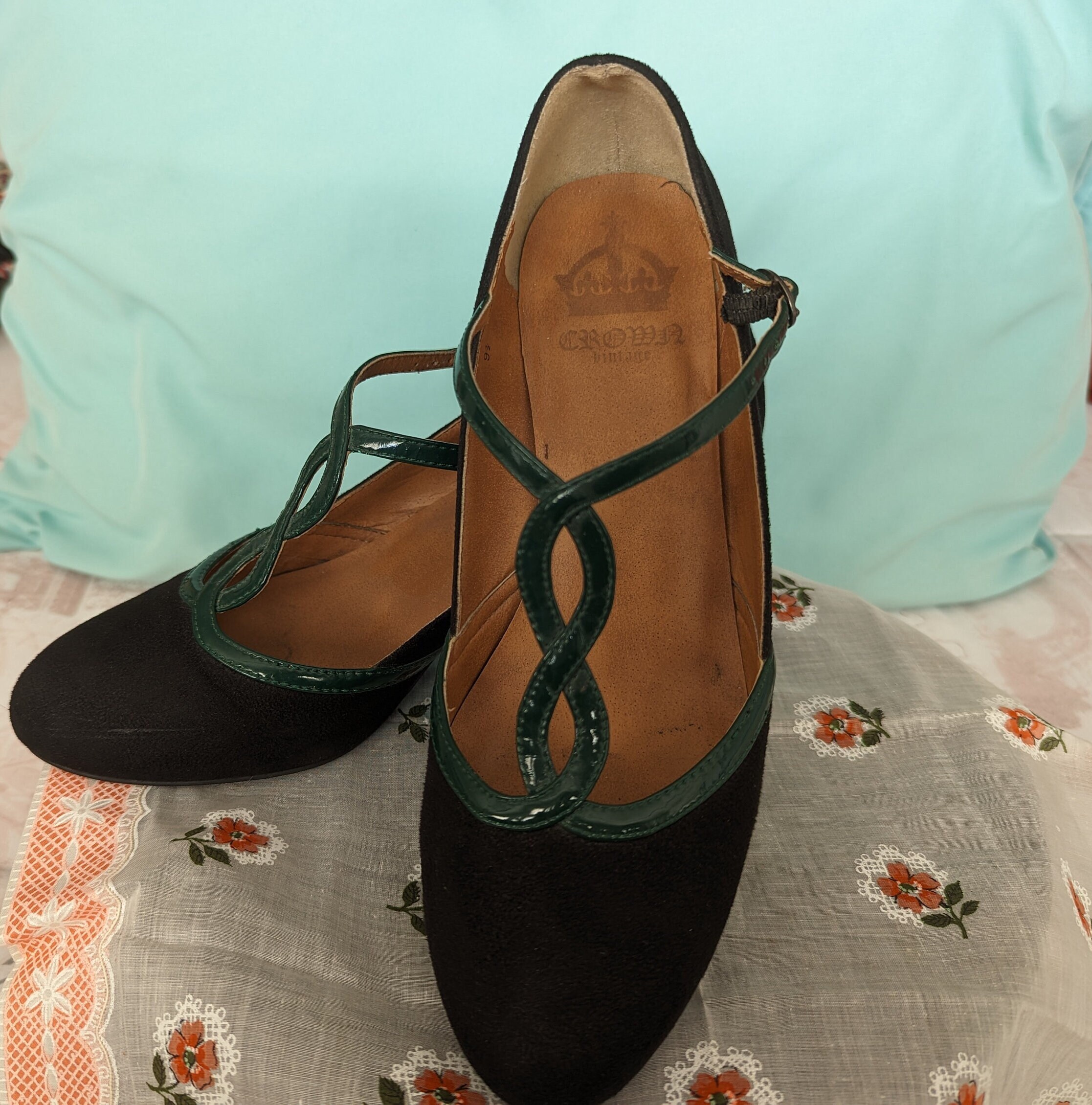 Vintage Suede Crown Cone Heels Size 9 1/2 1950's-60's Vintage Black ...
