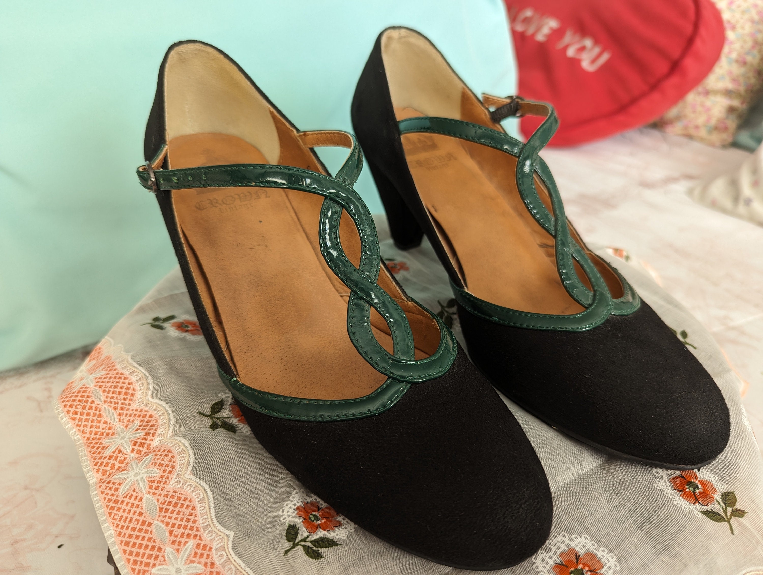Vintage Suede Crown Cone Heels Size 9 1/2 1950's-60's Vintage Black ...