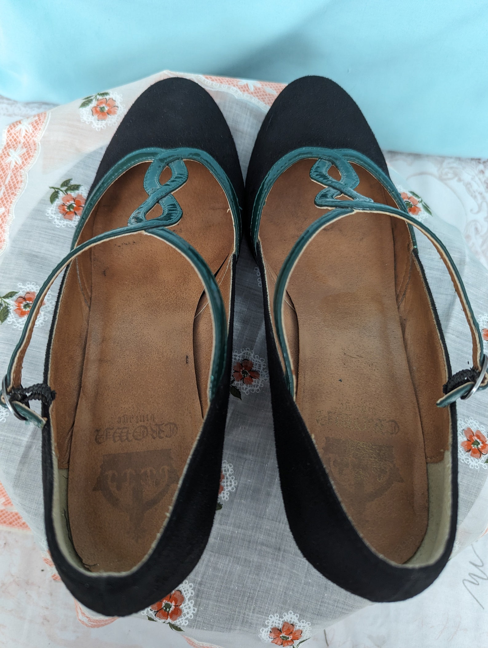 Vintage Suede Crown Cone Heels Size 9 1/2 1950's-60's Vintage Black ...