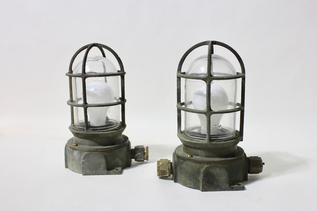 Vintage -oceanic- Cast Bronze 'ship's' Lamp. Weather-tight, "explosion ...