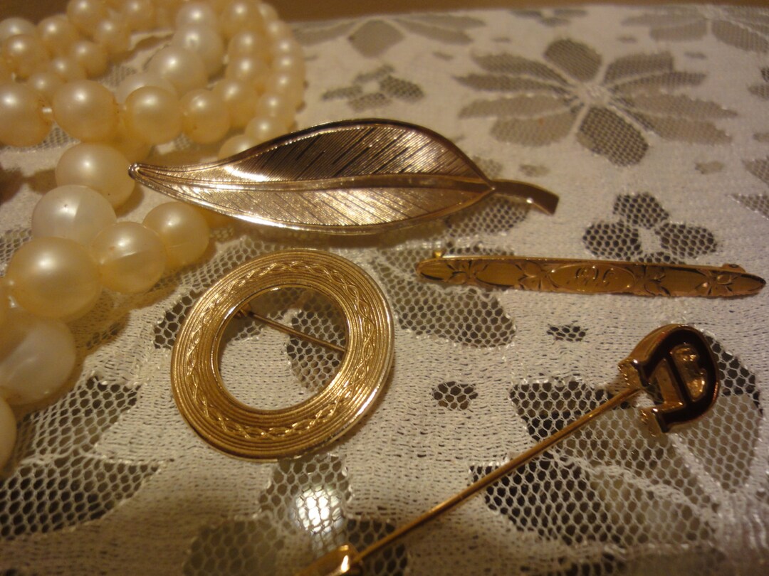 Beautiful Collection of Vintage Pins/circle Pins/stick Pins - Etsy