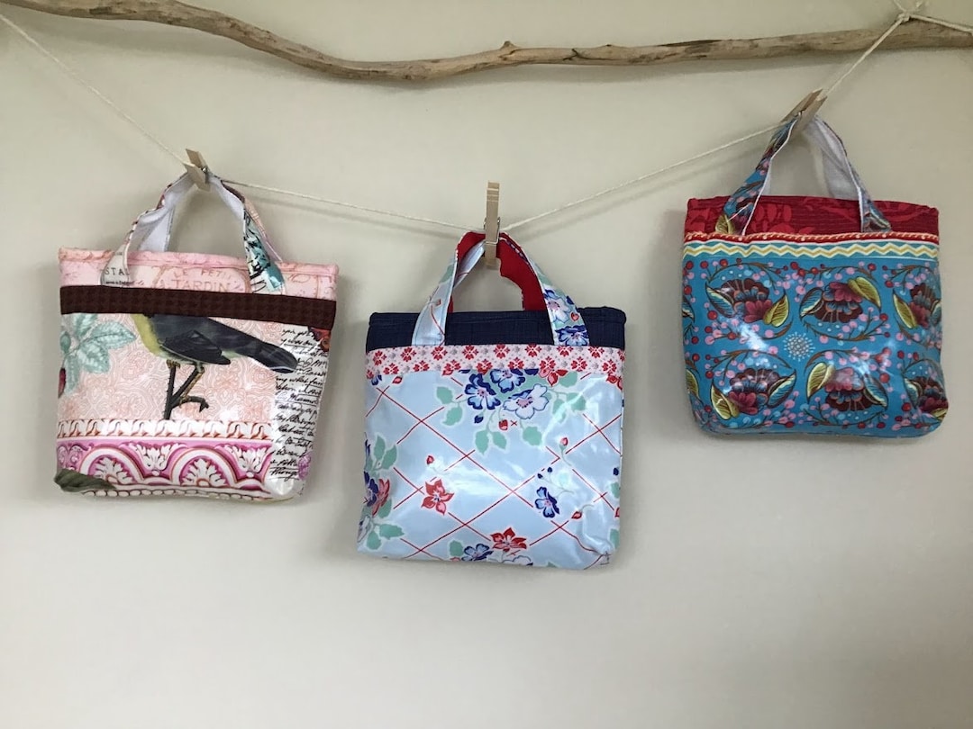 Insulated Lunch Bag, Snack Bag, Button Closure, Magnetic Snap, Wipeable ...