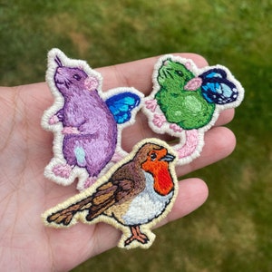 Robin Hand-embroidered Pin/brooch - Etsy