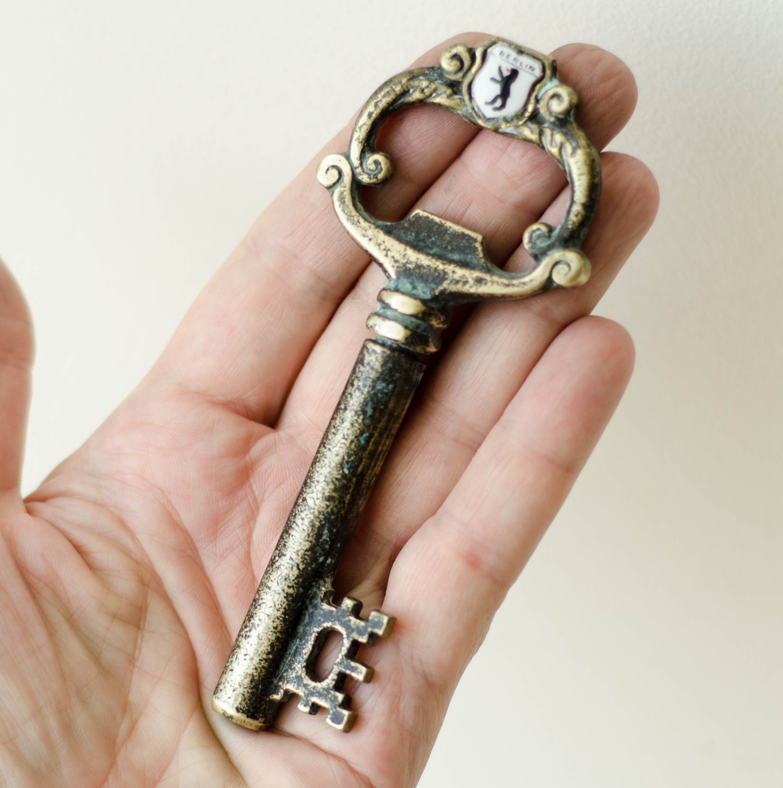 great discounts shop Berlin Street sign/key holder