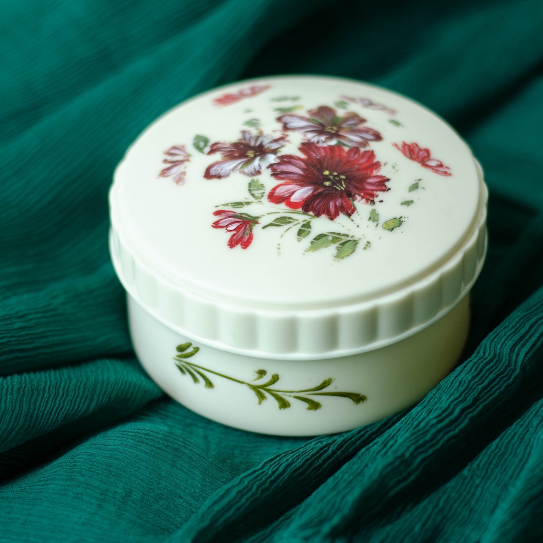 Vintage WILD FLOWERS Bakelite Pill Container With Lid, Powder Box ...
