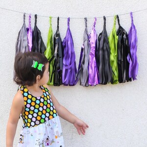 ZOMBIE ALIEN | Green Purple Paper Tassel Garland, Alien, Spooky ...