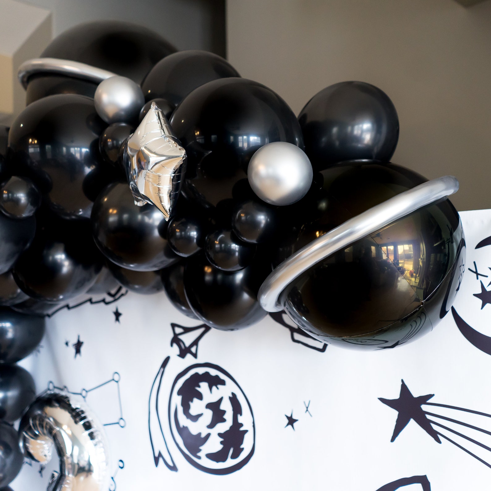 DIY Space Balloon Garland | Galaxy Blast off Space Birthday Party Decor ...