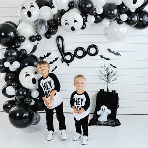 DIY Halloween Boo Balloon Garland | DIY Halloween Arch, Spooky ...