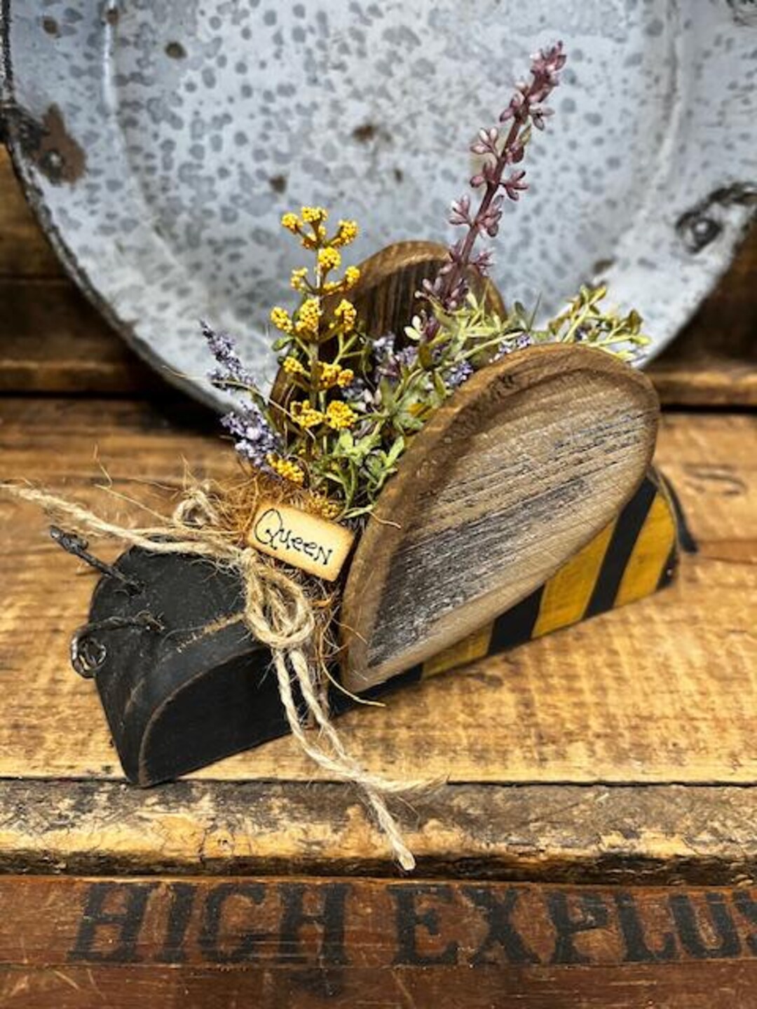 Primitive Summer/ Handcrafted Wooden "queen Bee" Design Charming Gift ...