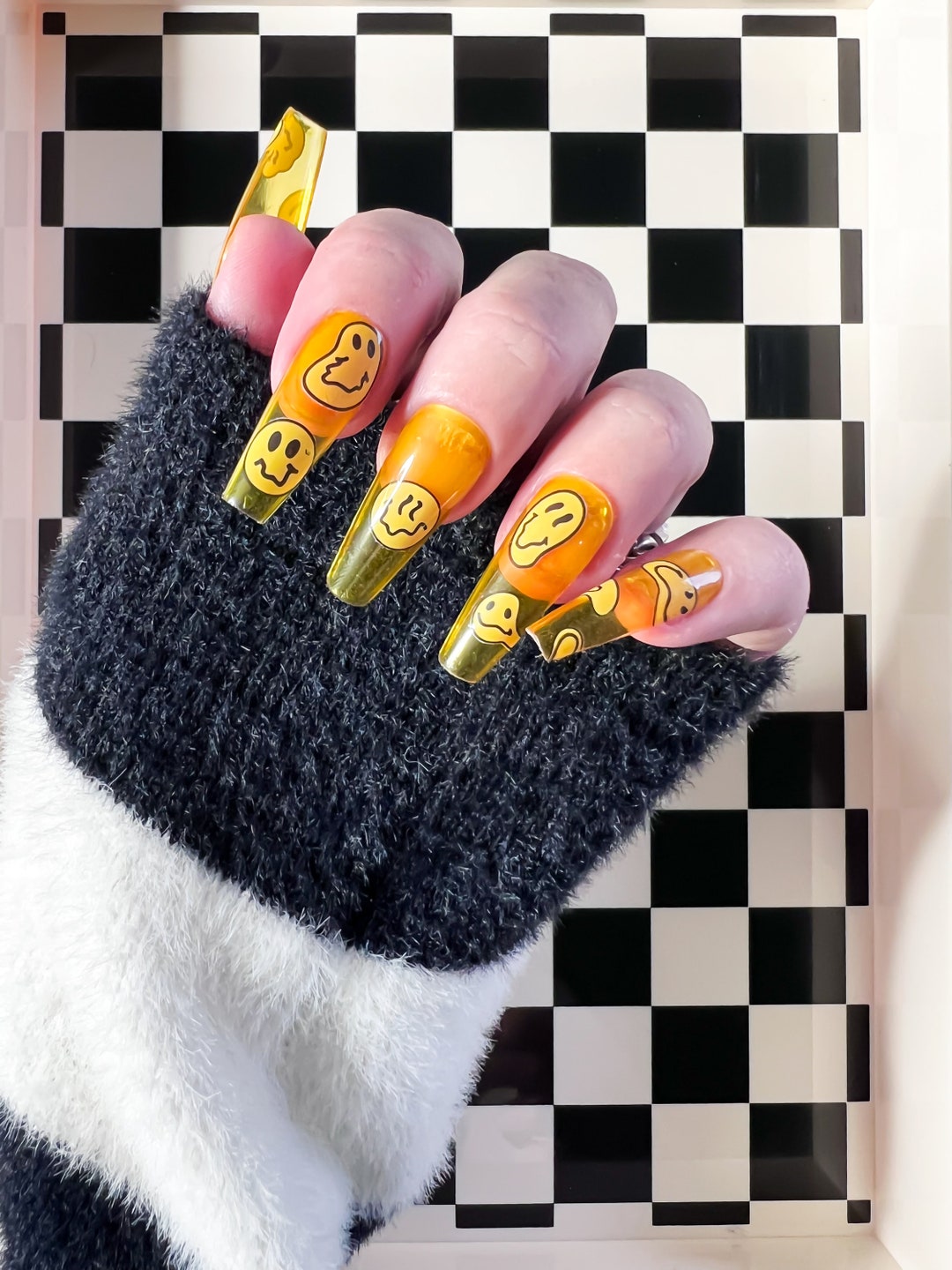 HAPPY DAYZ 90s Smiley Face Trippy Face Acid Yellow Press on Alt Nails ...