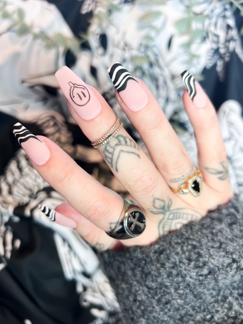 HAPPY DAYZ 90s Y2K Black White Smiley Face Trippy Face Press on Alt ...