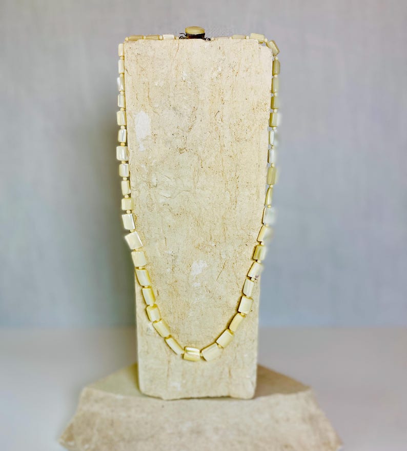 70's Vintage Mother of Pearl Beaded Necklace // Retro Bohemian Shell ...