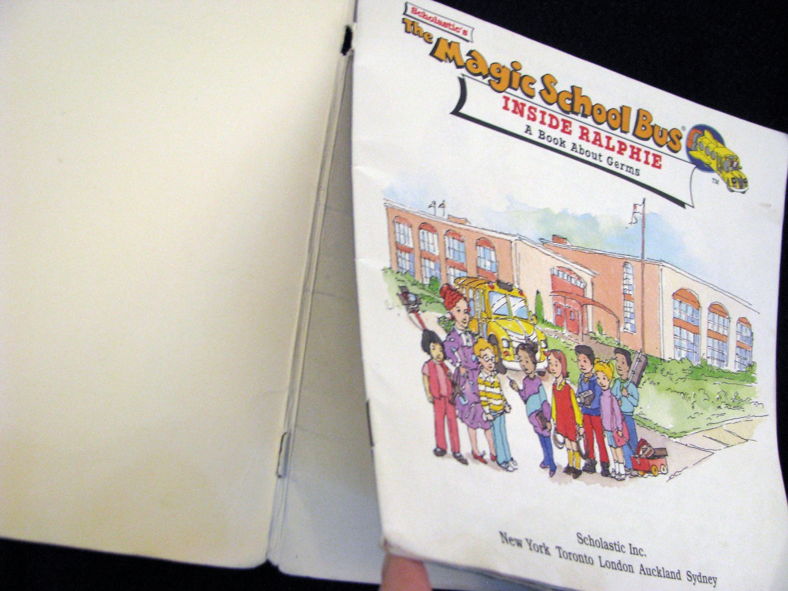 The MAGIC SCHOOL BUS Inside Ralphie (1995) Vintage Children's Book ...