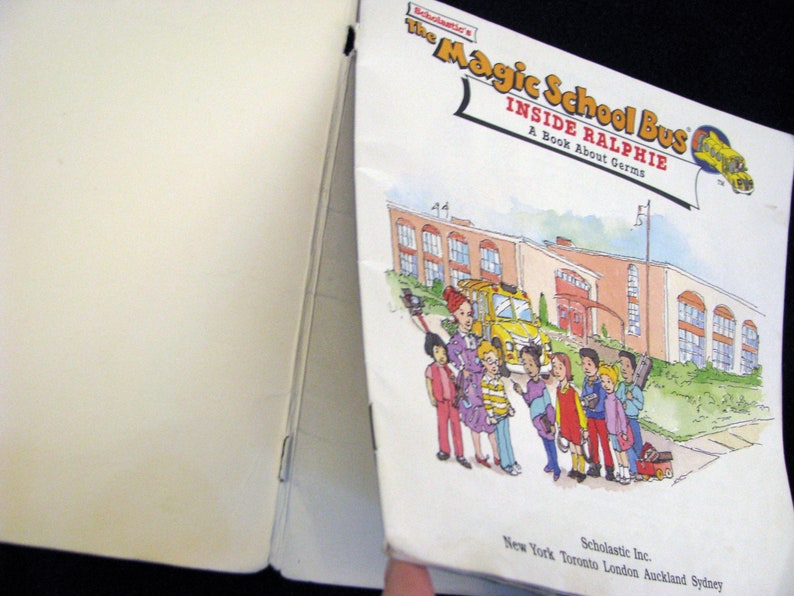 The MAGIC SCHOOL BUS Inside Ralphie (1995) Vintage Children's Book ...