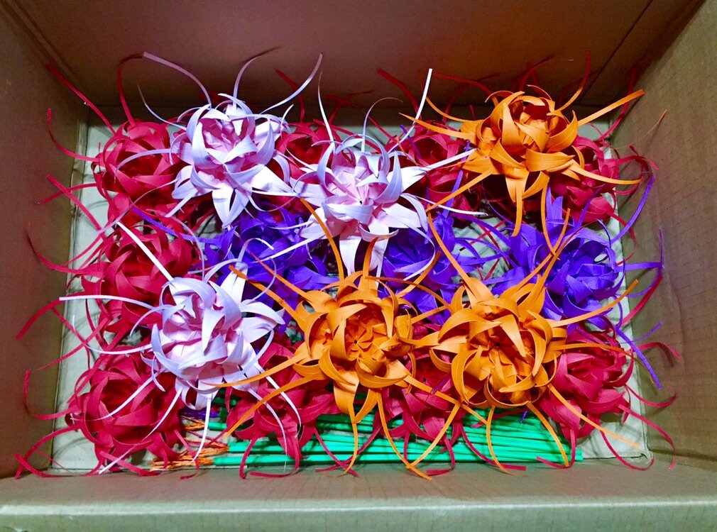 Origami Spider Lily: A Fleeting Beauty Captured in Paper – easy origami ...