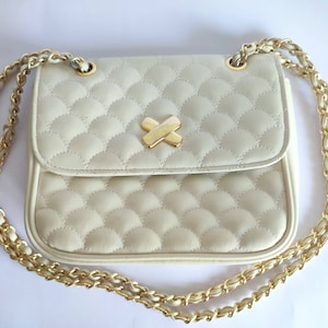 1980s 90s Vintage Small Cream Quilted Faux Leather Vinyl Gold Chain ...