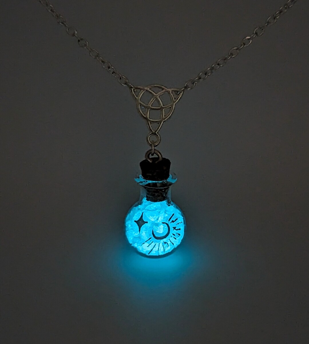 Witches Triquetra Glowing Spell Vial - Silver Celtic Knot Pendant ...