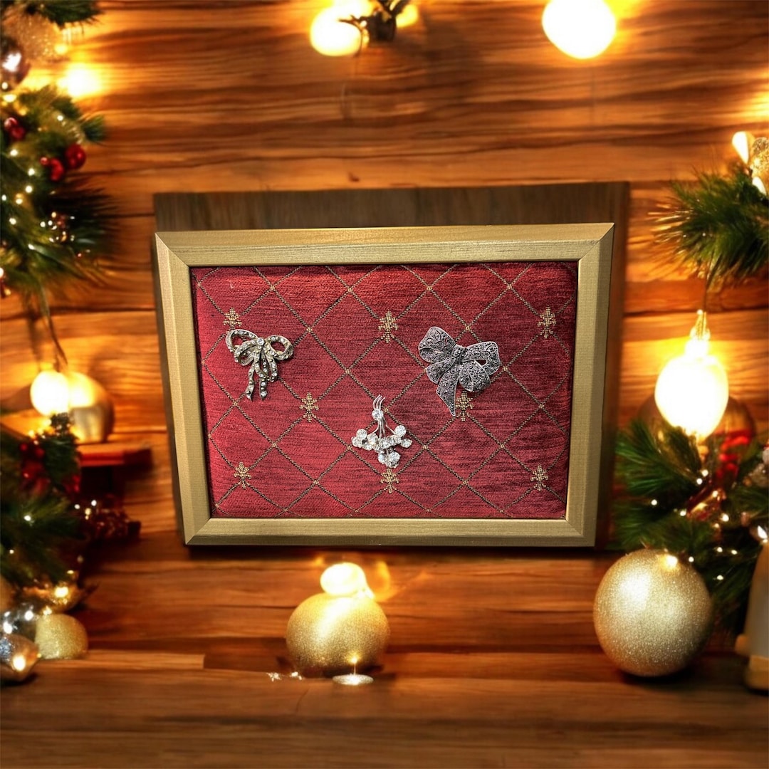 Gold Broach Display Stand Pin Display Box, Pin Collection Organizer ...
