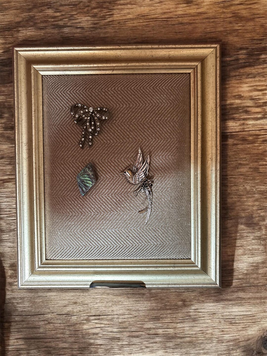 Gold Broach Display Stand Pin Display Box, Pin Collection Organizer ...