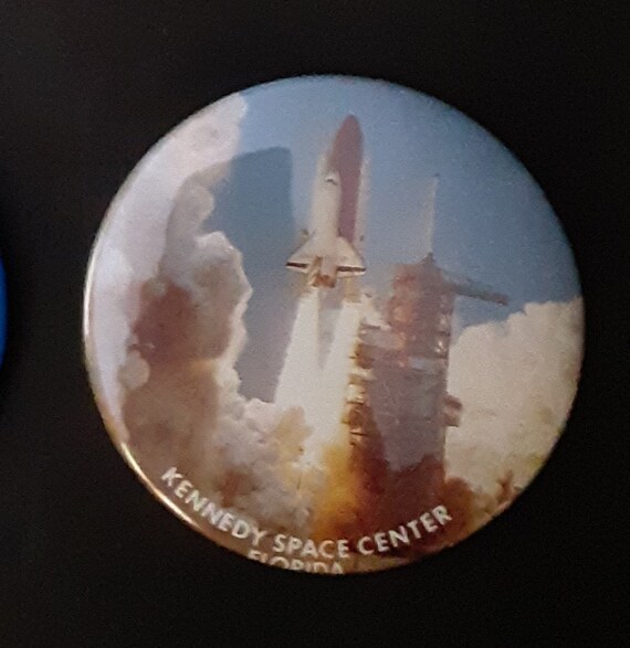 2 PINS Vintage Epcot Center and Kennedy Space Center … - Gem