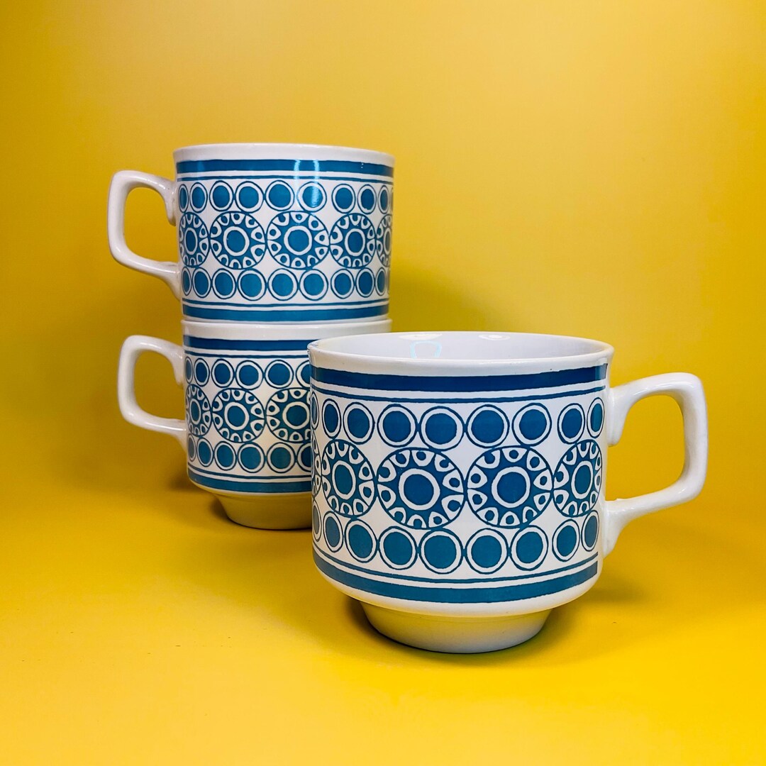 70s Retro Tams Blue and White Circle & Sun Pattern Cup Set - Cheery ...