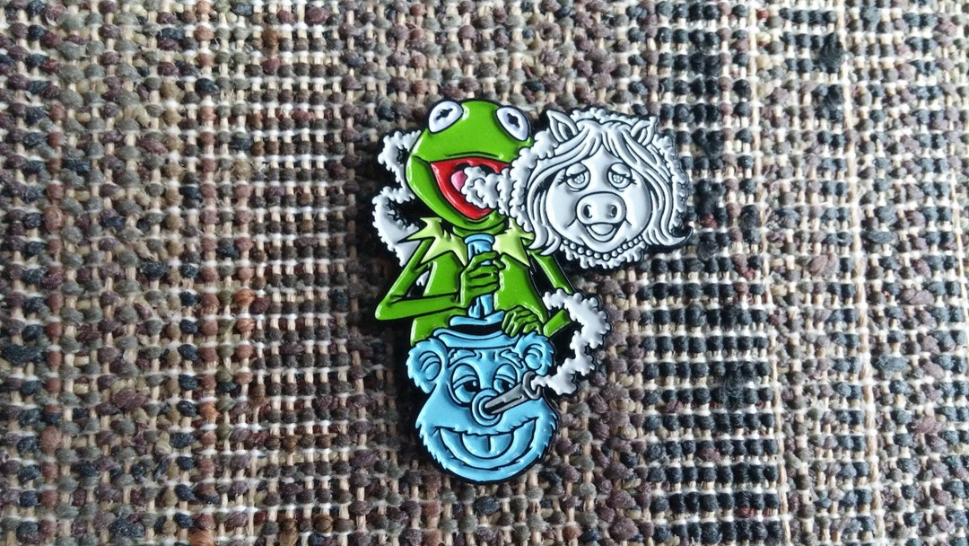 10 Pack of Cartoon Frog Puppet Pig Bear Medical Marijuana Enamel Lapel ...