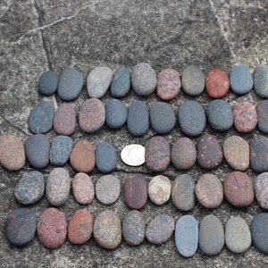 70 Oval Shaped Stones MEDIUM - Etsy