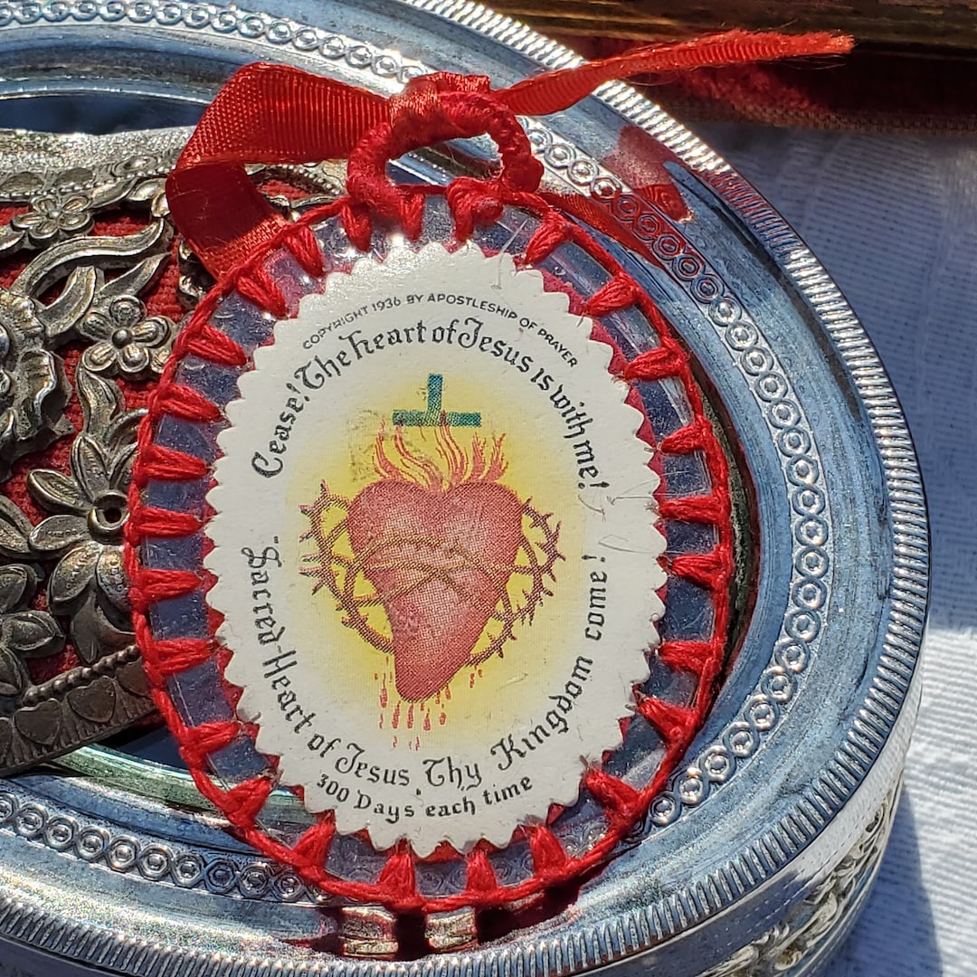 Vintage Sacred Heart Badge, 1936, Encased in Plastic, 2h, Apostleship ...