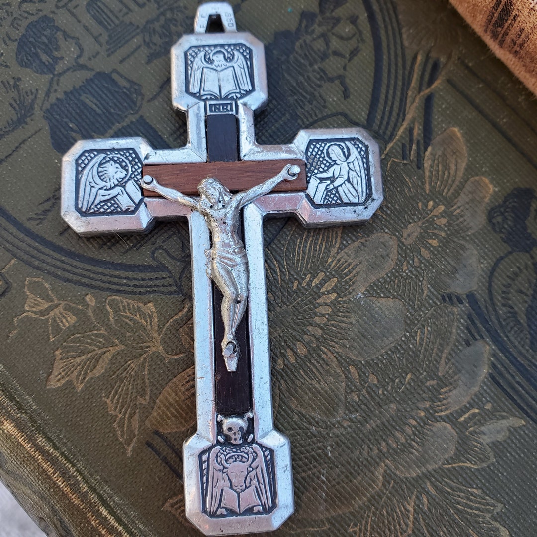 Vintage Crucifix, 2.75h, Stations of the Cross Evangelist Cross Pendant ...