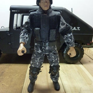 Vintage 21st Century Toys S.W.A.T. Humvee With Driver, 1:6 Scale ...