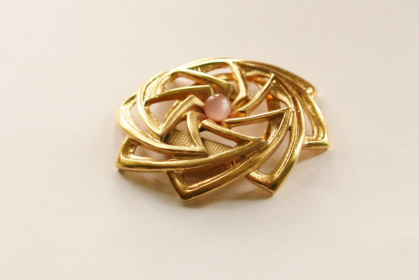 Vintage Gold Plated Flower Scarf Clip With Pink Resin Bead - Etsy Australia