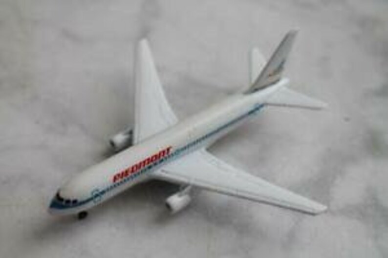 Schabak 1:600 Scale Die Cast Airplane Boeing B 767-201 Super | Etsy