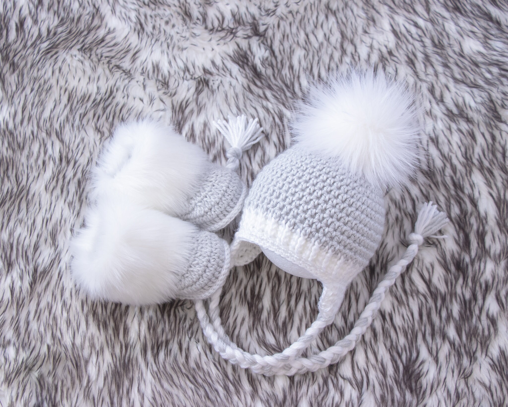 Gender neutral crochet hat and booties set Fur pom pom hat | Etsy